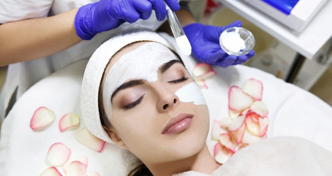 What Is a Hydrafacial Treatment? How It Works, Benefits & Risks