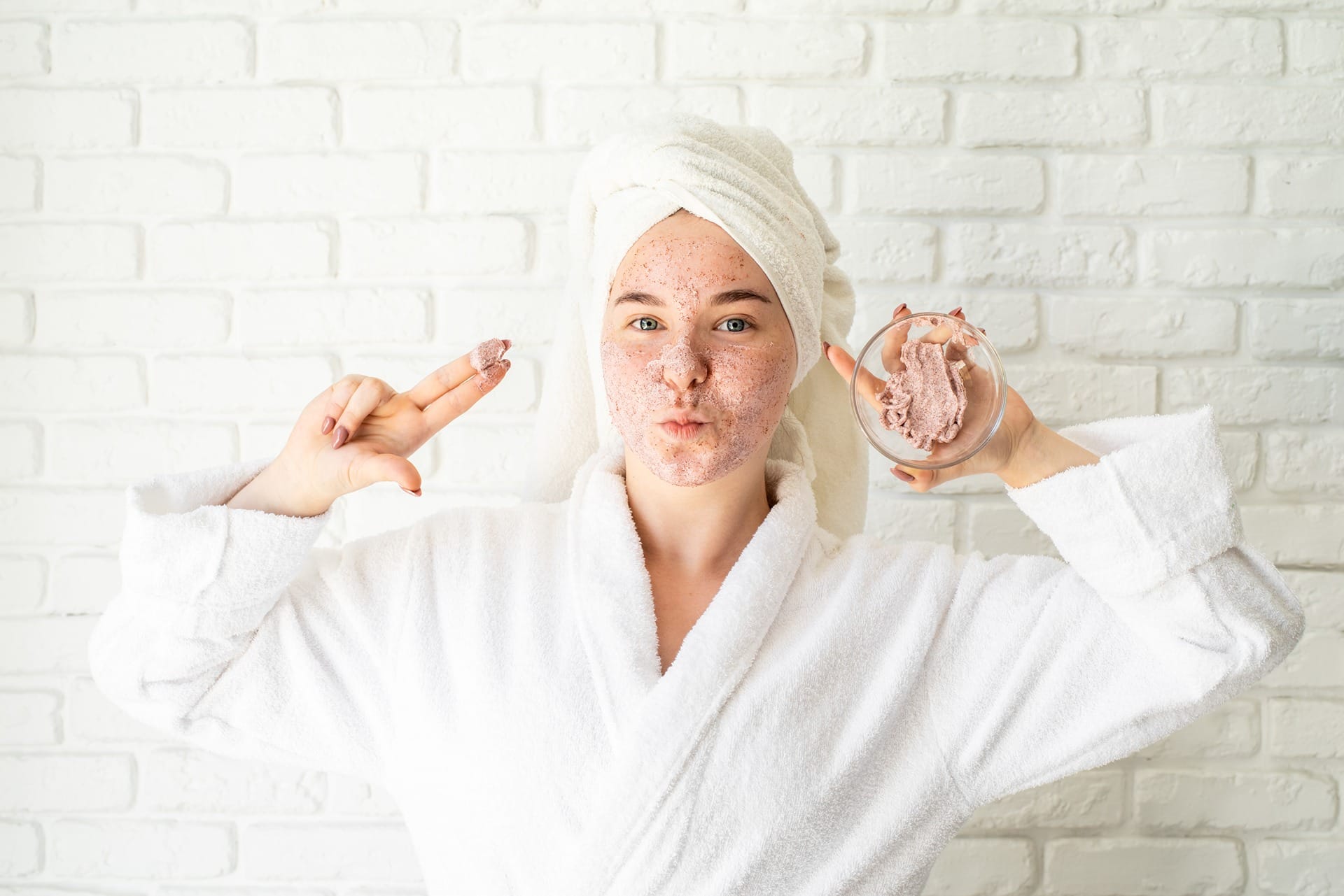 Best Ways to Exfoliate Skin: What Works